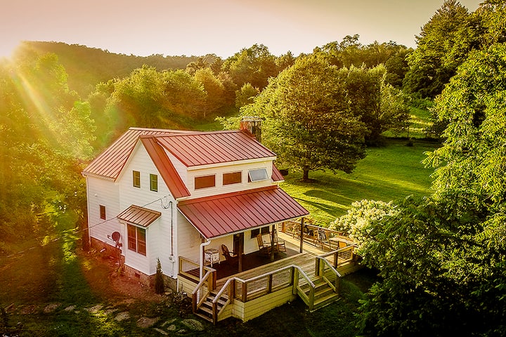 Renovated 1880's Farm In Beautiful Highlands, Nc - Highlands, NC