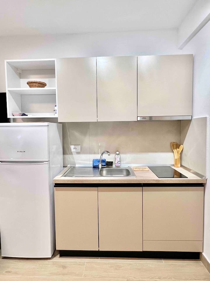 4 Studio Apt. For 16 Guests_art Studio Apartments - Qerret