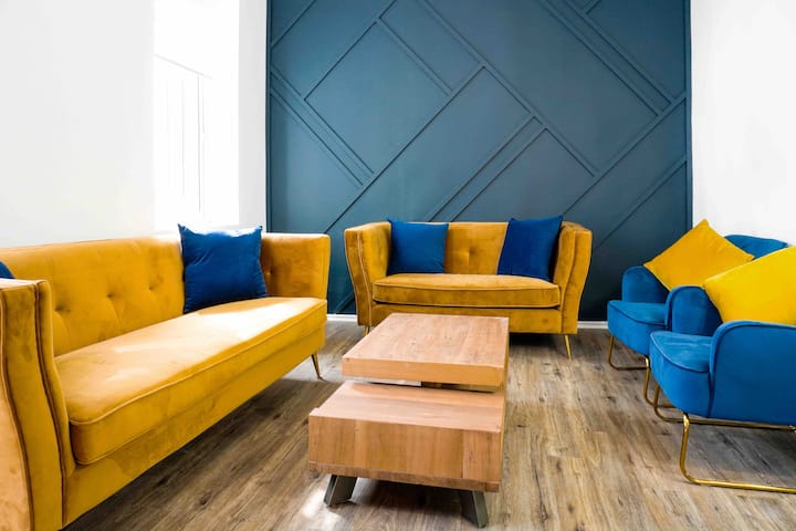 3-bedroom Condo With Patio In Downtown - Montréal, QC