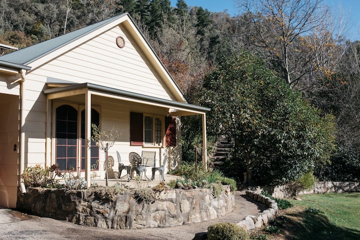 Family Friendly Cottages And Apartments - Bright