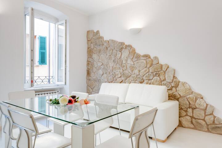Sarzana White Apartment In The Historic Centre - Sarzana