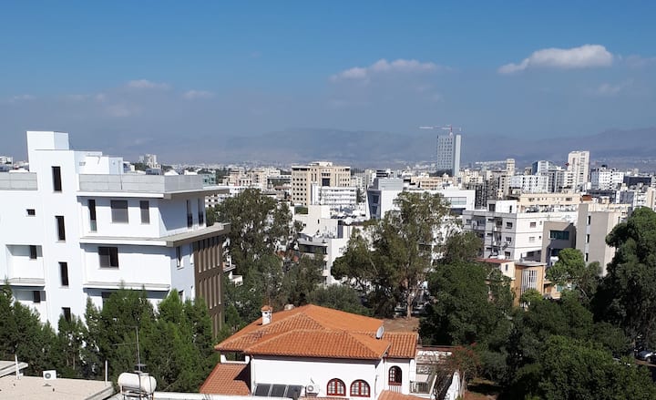 One Bed Modern, Clean Acropolis Apt With Views - Nicosie