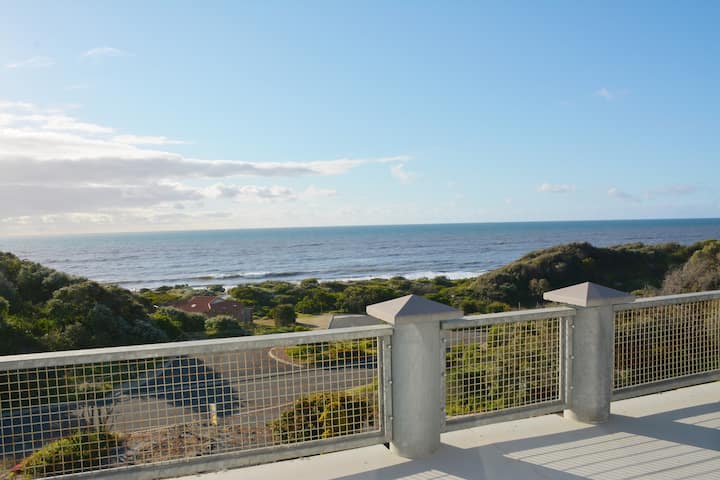 The Law's Rest Beachfront House - Peppermint Grove Beach
