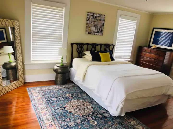 Bright And Private Garage Apt In South Highlands! - Shreveport, LA