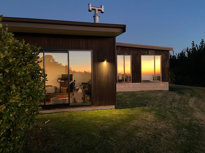 The Coastal Retreat: Sanctuary - Raglan