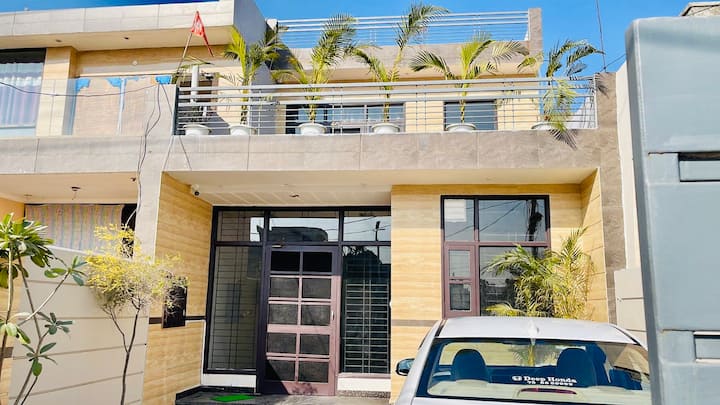 Private Home - Kitchen/wifi/ac/car Park - Amritsar