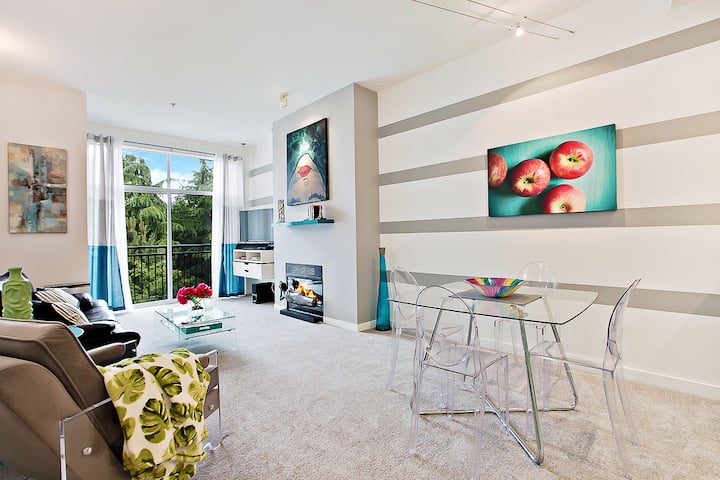 Downtown Kirkland Condo Minutes To Waterfront! - Kirkland, WA