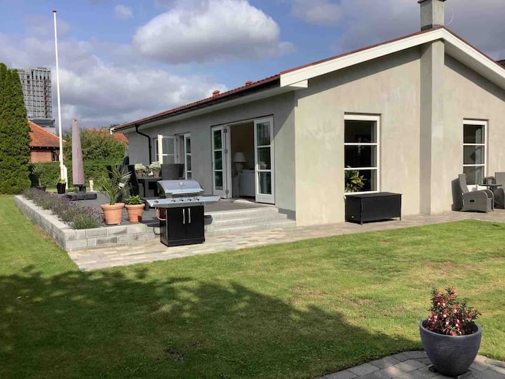 Hus Tæt Ved, Metro,bella Center, Lufthavn - Copenhaguen