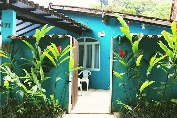 Casinha Turquesa No Patrimônio Próximo A Trindade - Trindade