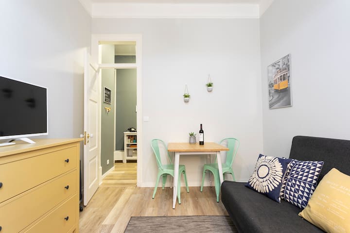 Charming Apartment Near Center - Carnide