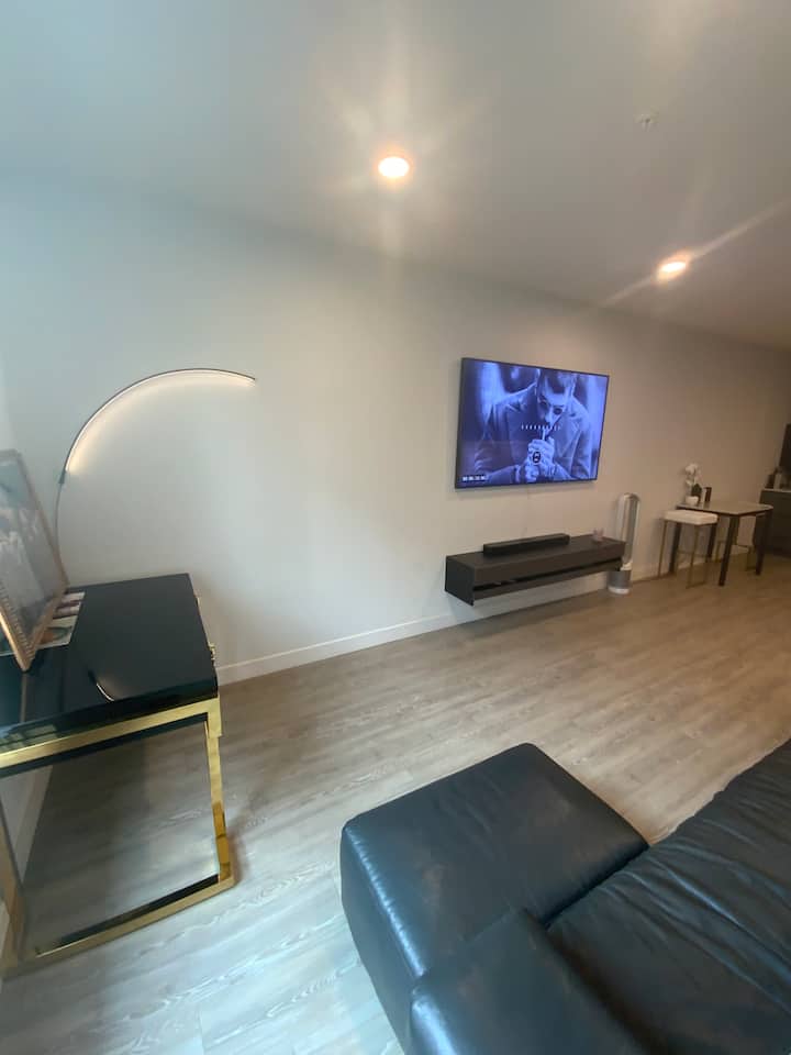 Great Place For Business And Quick Getaways. - Brea, CA