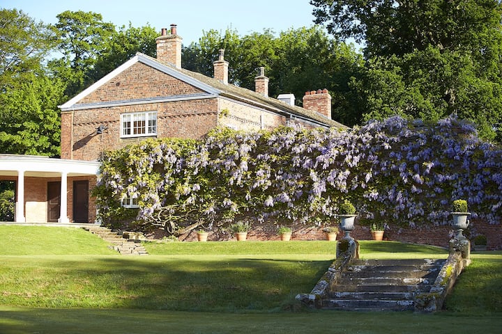 Luxury First Floor Apartment Overlooking Parkland - Northallerton