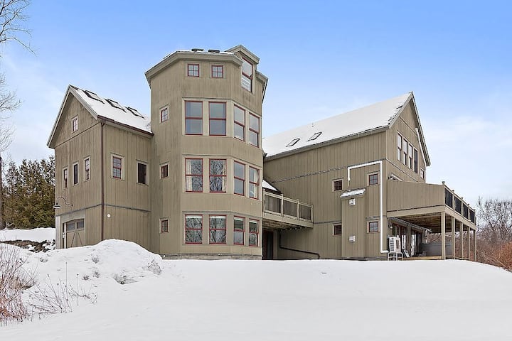 Spacious Townhouse In The Heart Of Stowe - Stowe, VT