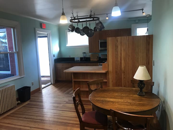 Large And Elegant - Brunswick, ME