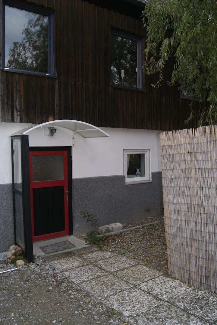 Gemütliche Souterrain Wohnung In Ruhiger Lage - Wolfsburg