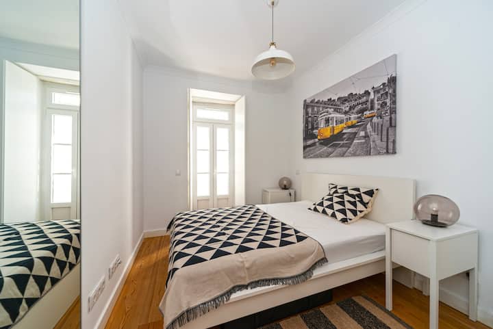 Charming 1 Bedroom Apartment In Graça, W/ Balcony - Lisbon