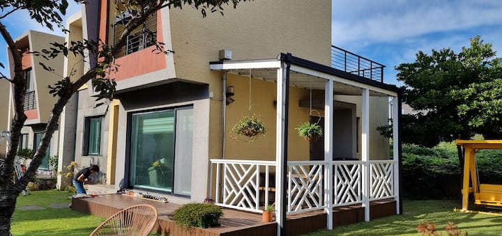 [애월리안홈] 애월해안도로 근처 테라스와 데크가 있는 타운하우스 독채 숙소 - Jeju-do