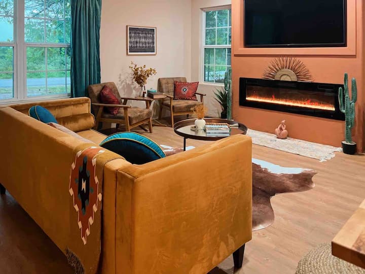 Phoenix Theme 5min Dtown Eureka - Eureka Springs, AR