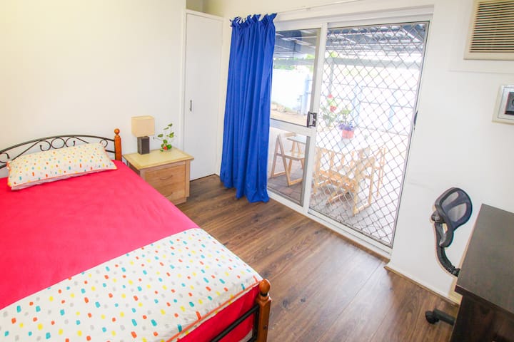 Single Room Close To City - Cairns