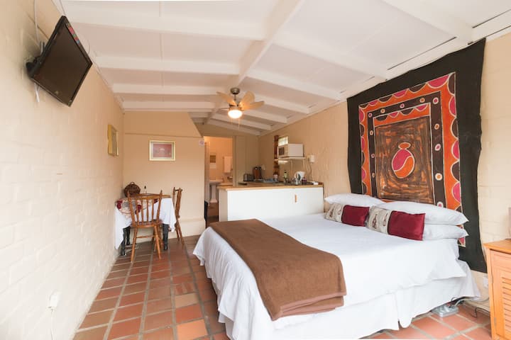 Inyathi Self Catering - Studio Flat - Knysna