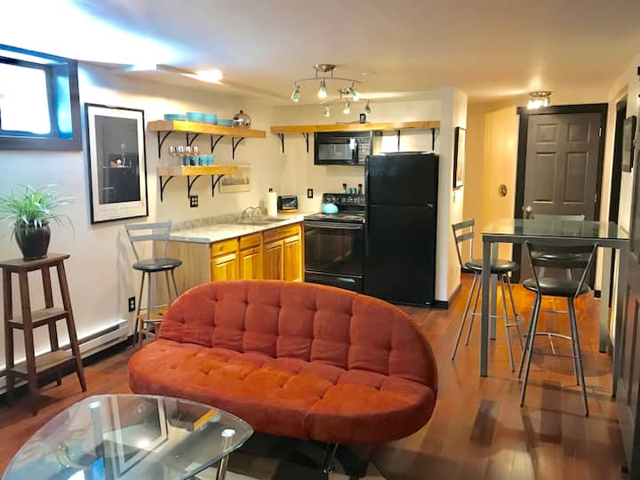 Best Location! Queen Anne Hill 2 Bedroom Apt. - Seattle, WA