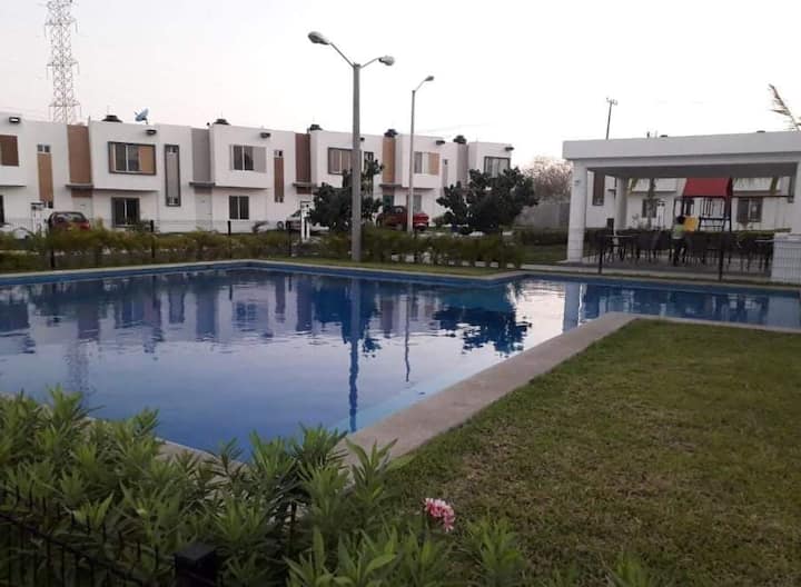 Casa Tranquila A/a Y Alberca En Fraccionamiento - Heroica Veracruz