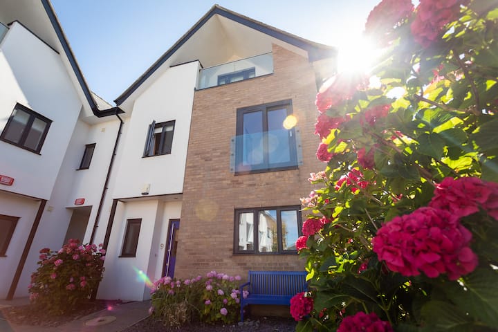 Modern Town House By The Sea - Anglesey
