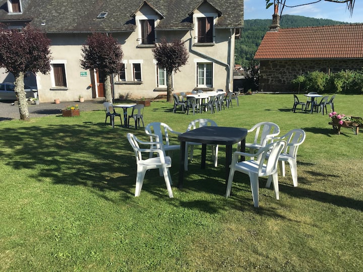 Gite Aux Parasols Annexe 1/4 H D'aurillac - Vic-sur-Cère