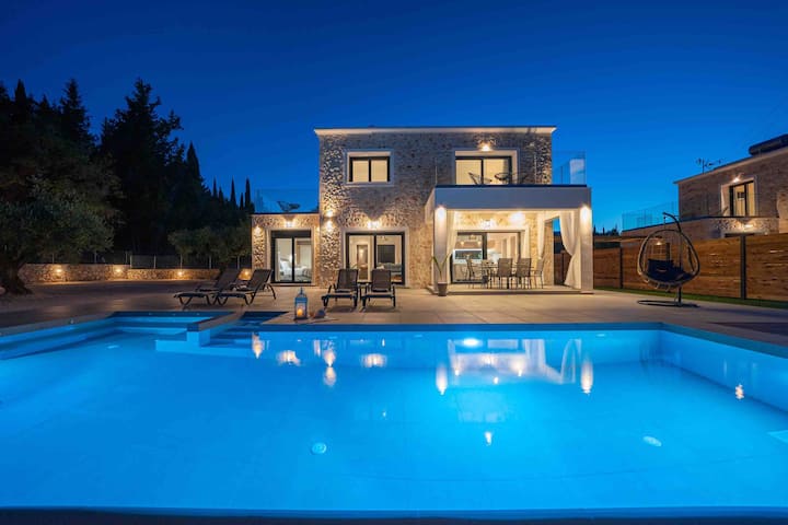Diosas Luxury Villas Aura - Agia Effimia