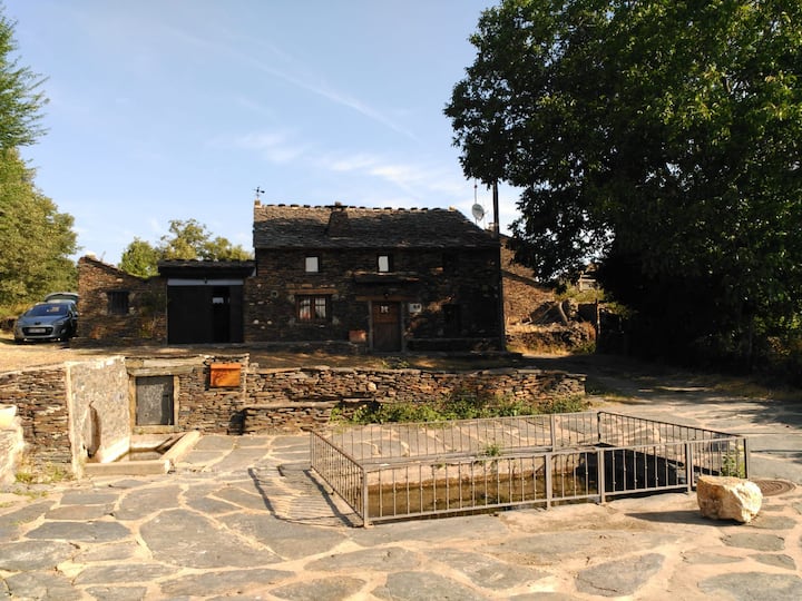 Casa Singular En Robleluengo - Cantalojas