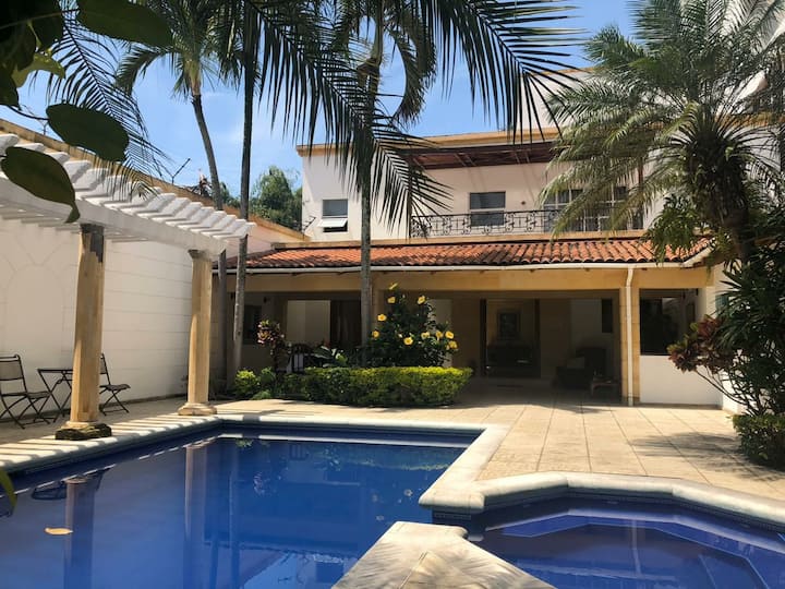 Casa En Ciudad Jardin Con Piscina - Cali