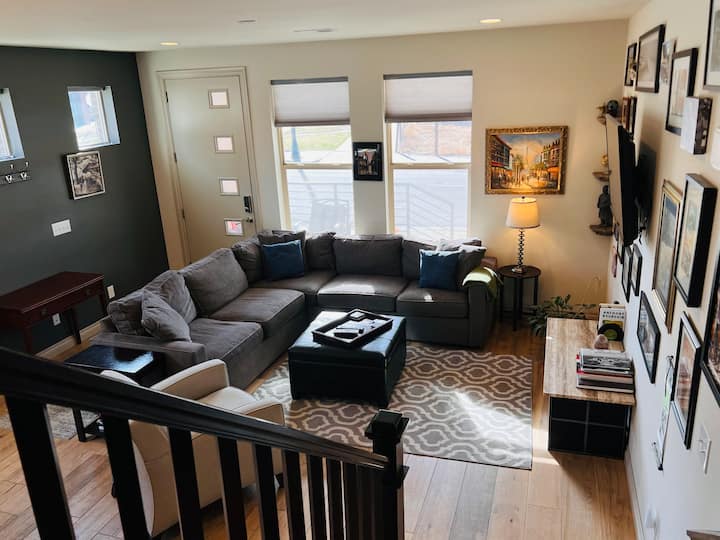 Modern Townhouse In Downtown With Private Balcony - Museum of Contemporary Art Denver