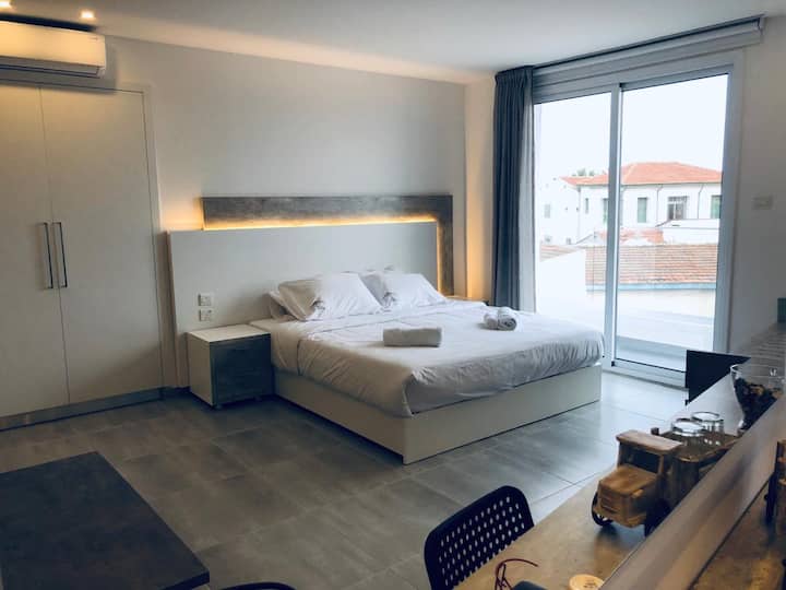White 11-203 - Larnaca