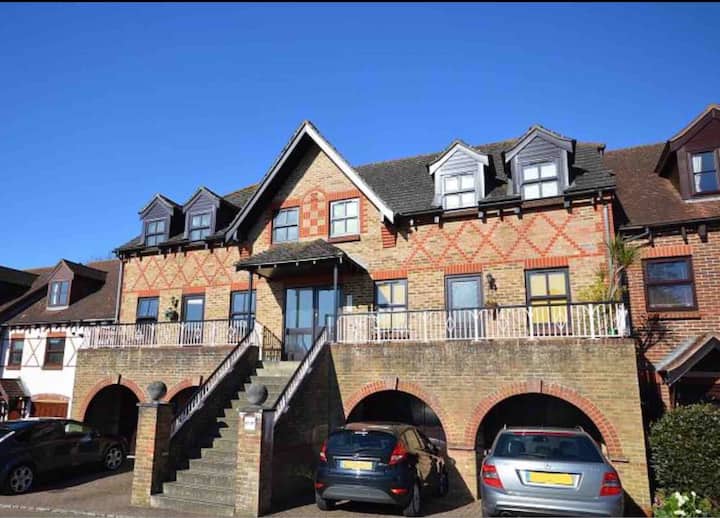 Central Chichester 2 Bed Apartment. - Chichester