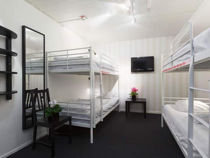 City 4-bedroom Private (No Window) - Tukholma