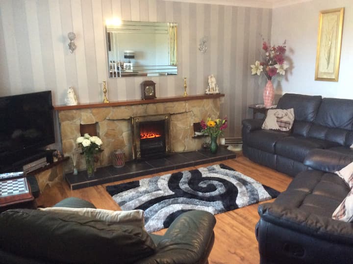 Leth Meadhanach - Family Friendly South Uist Bnb - South Uist