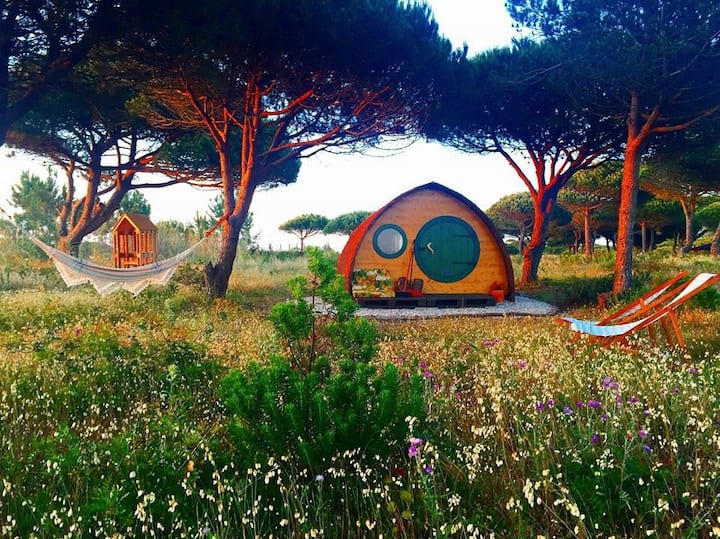 Une Maison De Hobbit Romantique Et Tout En Bois - Portugal