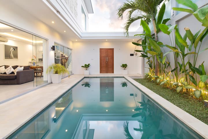 Prani Dua 3br Villa In The Heart Of Seminyak - Bali