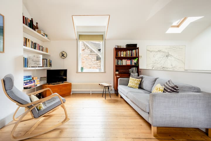 Cozy Up At A Georgian Mews Home + Private Parking - Edinburgh