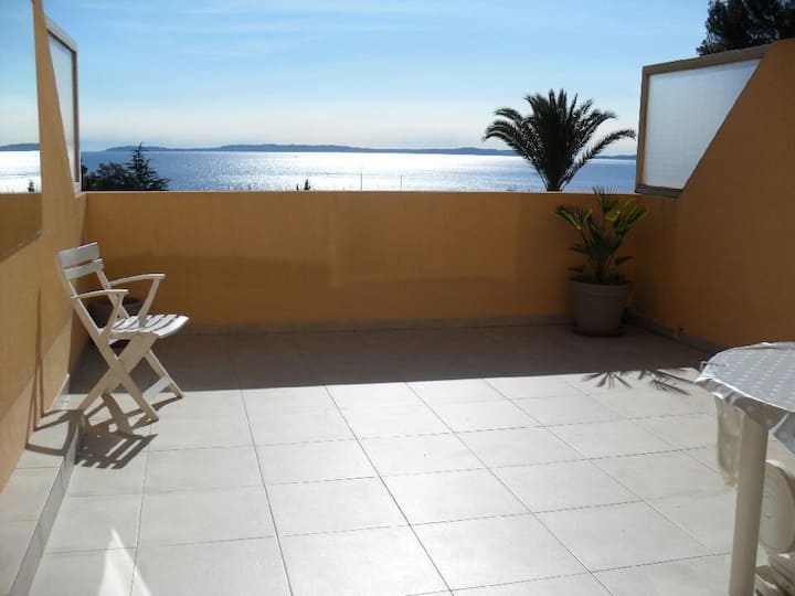 Superbe Studio Avec Grande Terrasse Ensoleillée - Le Lavandou