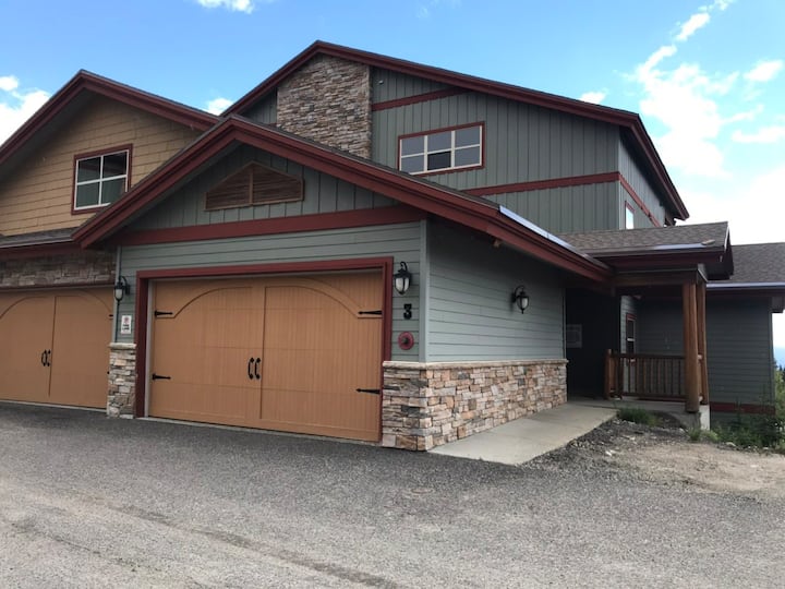 Cozy 3 Bedroom Condo In The Heart Of Happy Valley - Big White Ski Resort, BC