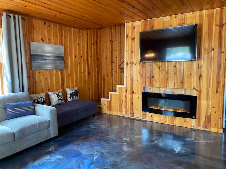 Your Getway & Jacuzzi Awaits - Caseville, MI