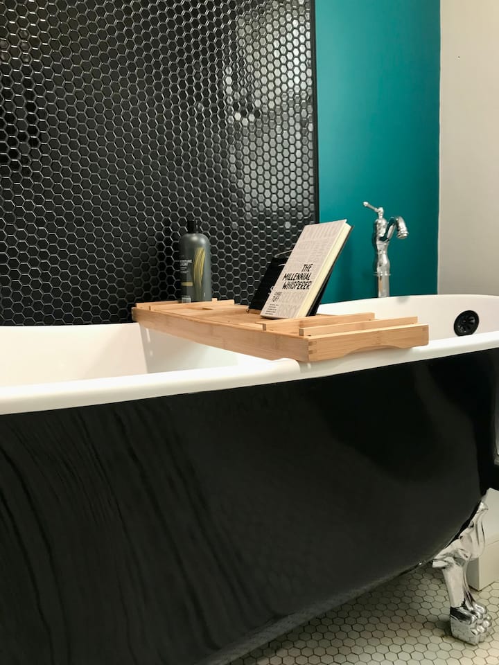 Large, Clean 5 Br- Niagara Falls Usa W/hot Tub - Niagara Falls, NY