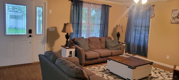 Quiet, Cozy And Your Home Away From Home! - Waterloo, IA