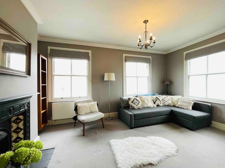 Modern Flat Near Battersea Park & Chelsea Sleeps 6 - Chelsea