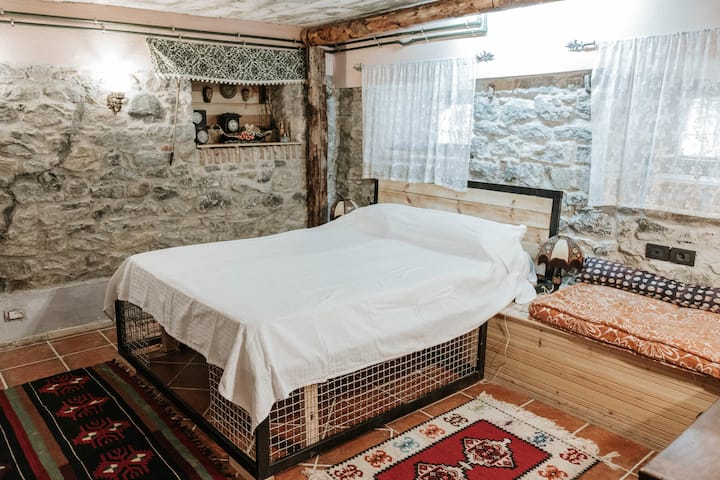 Art House Private House In Korca's City Center - Korçë