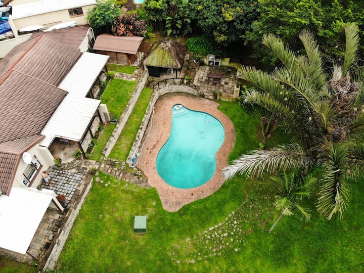 Bridgemead Unit: 2 - 2 B/r Suite-for Nature Lovers - Pinetown