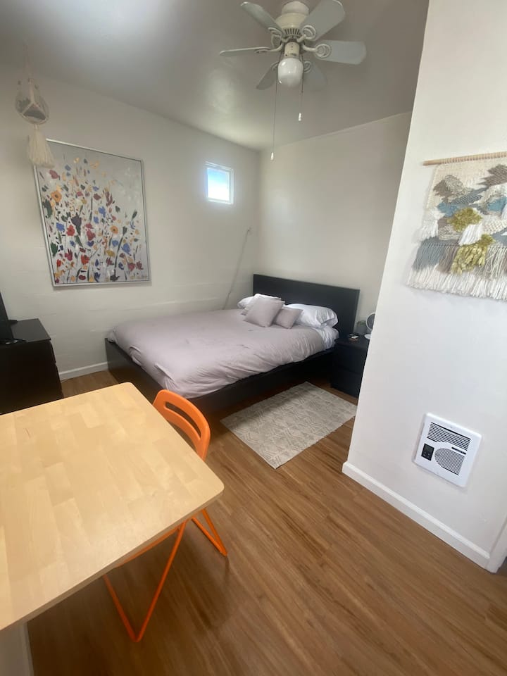 Centrally Located Studio In North Park, San Diego - San Diego, CA