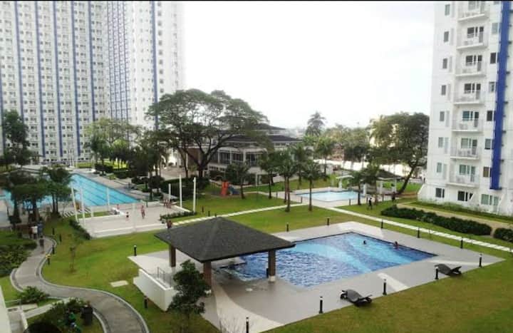 1 Br Condo Unit W/balcony Smdc Grass Res. Edsa Qc - Quezon City