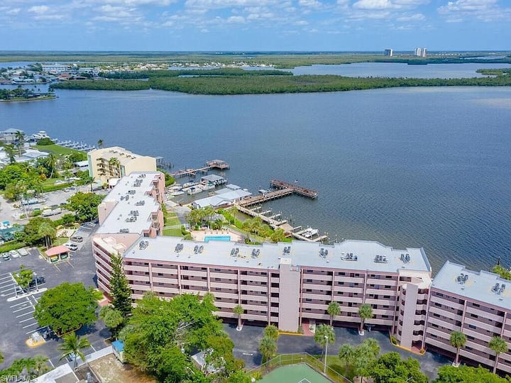 Condo Island "54" - Marco Island, FL